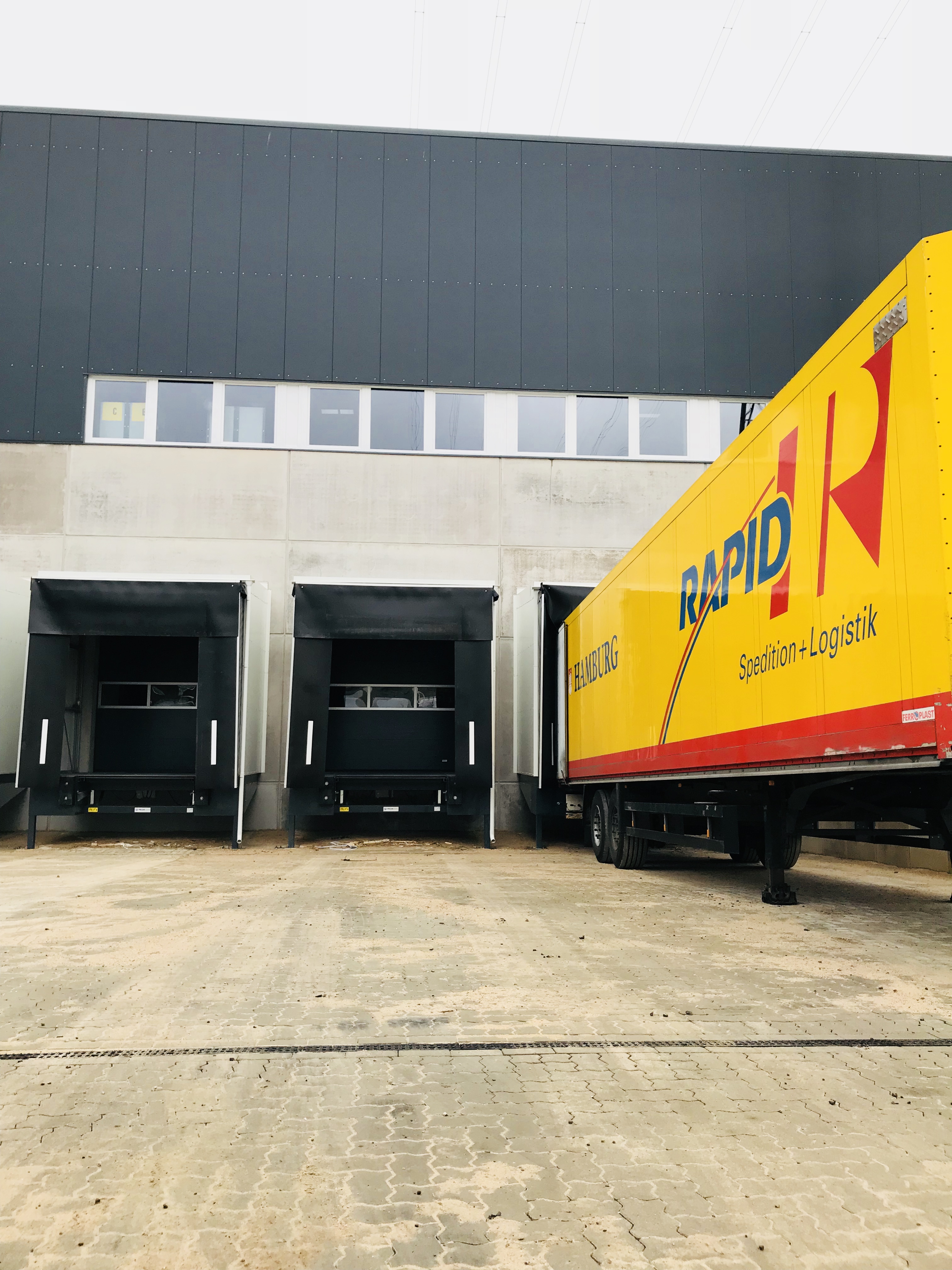 Container- und LKW Umschlag in Hamburg mit der Rapid Logistik Gruppe ...